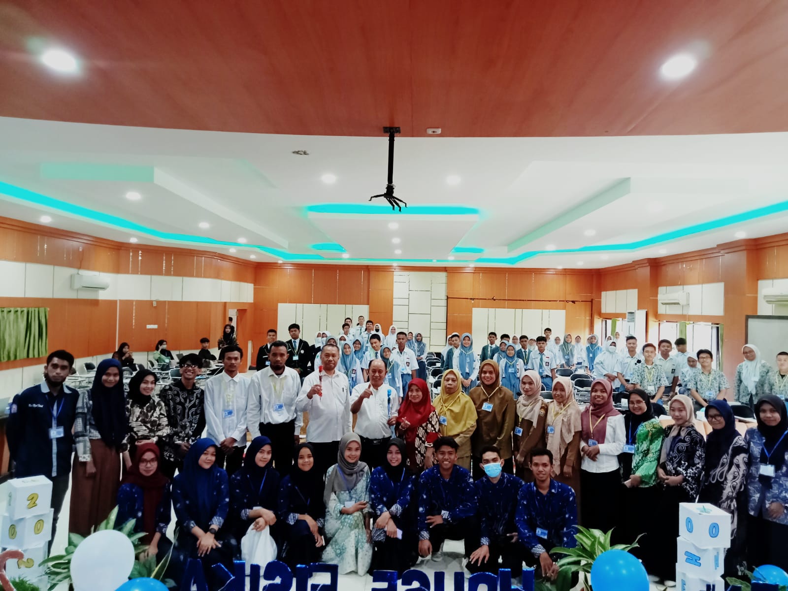 Puluhan Pelajar di Sultra Ikuti Lomba Open House Fisika 2023 - Edisi ...