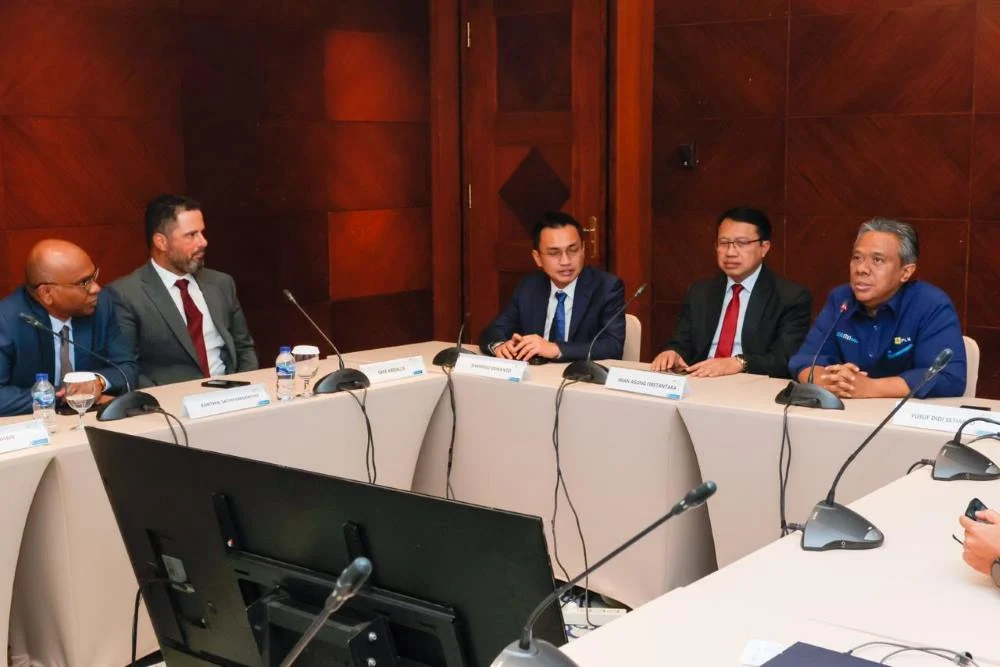 PLN Teken Kerjasama Pengembangan LNG di Wilayah Sulawesi-Maluku - Edisi ...