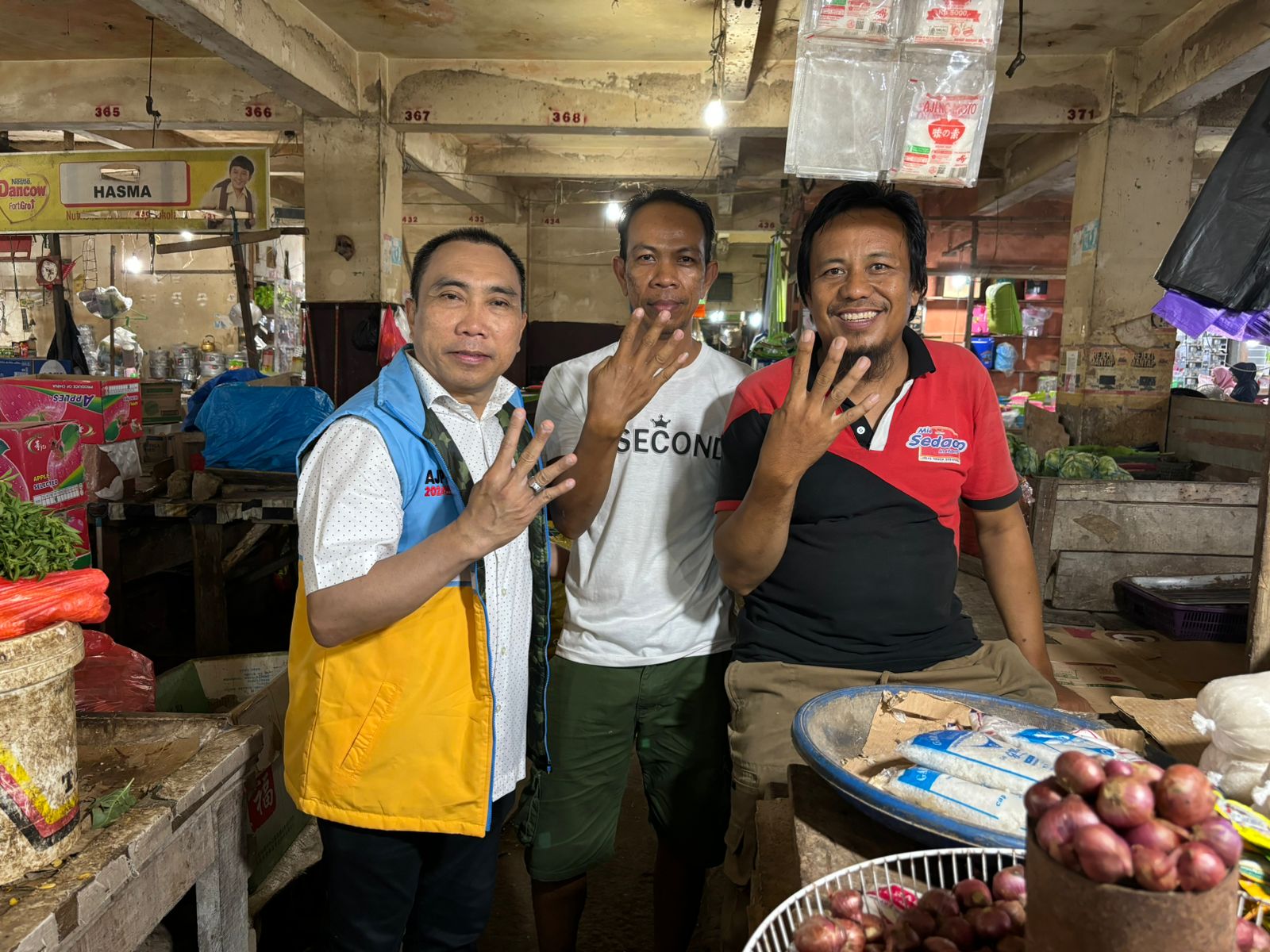 Temui Pedagang Pasar Basah Mandonga, AJP-ASLI Janjikan Program ...