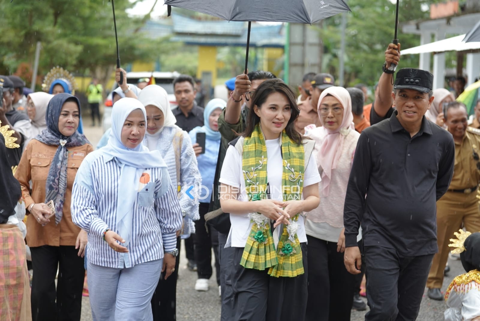 Pesona Serly Tjoanda Jadi Incaran Foto Warga Kendari di PHD - Edisi ...