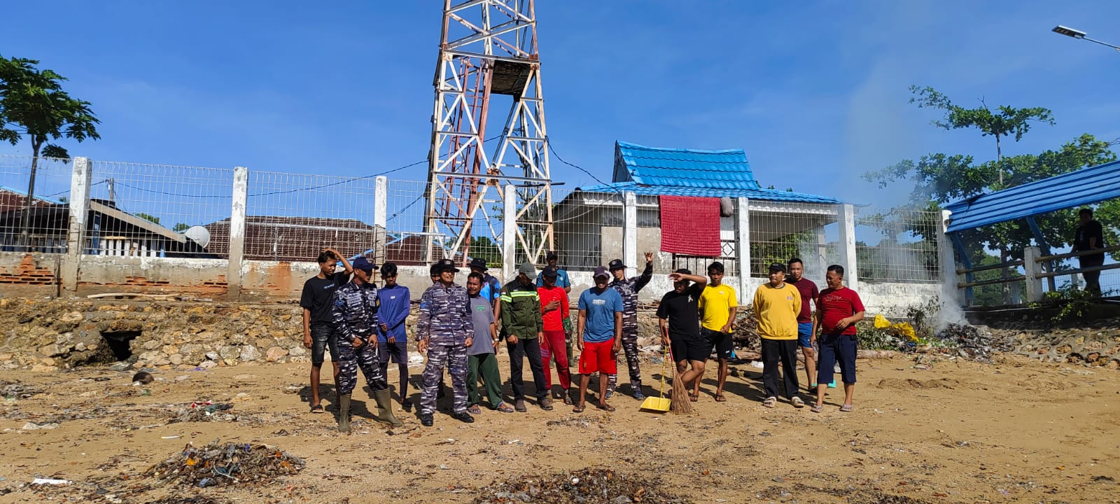 Kolaborasi PT WIN dan Posal TNI AL Torobulu Jaga Kebersihan Pantai ...
